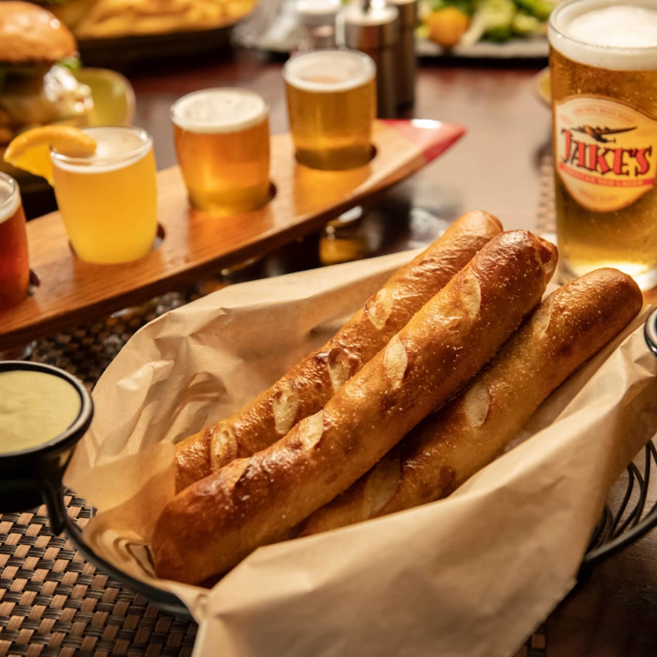 Jake's American Bar | Loews Royal Pacific Resort