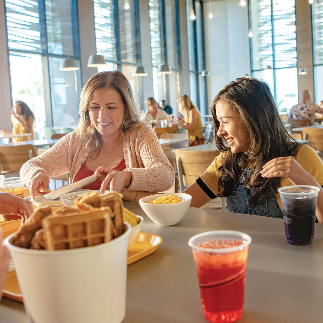 Pier 8 Market | Universal's Endless Summer Resort – Dockside Inn & Suite